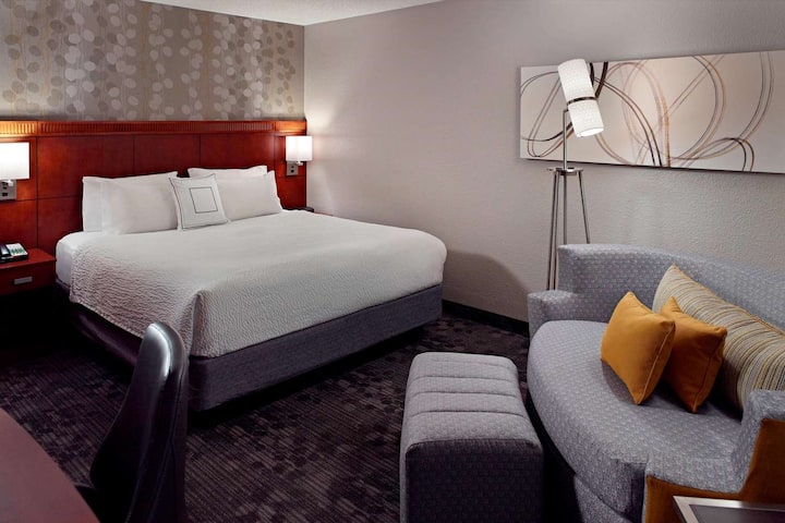 Modern Comfort! Near Cumberland Mall! Pets Allowed - Atlanta, GA