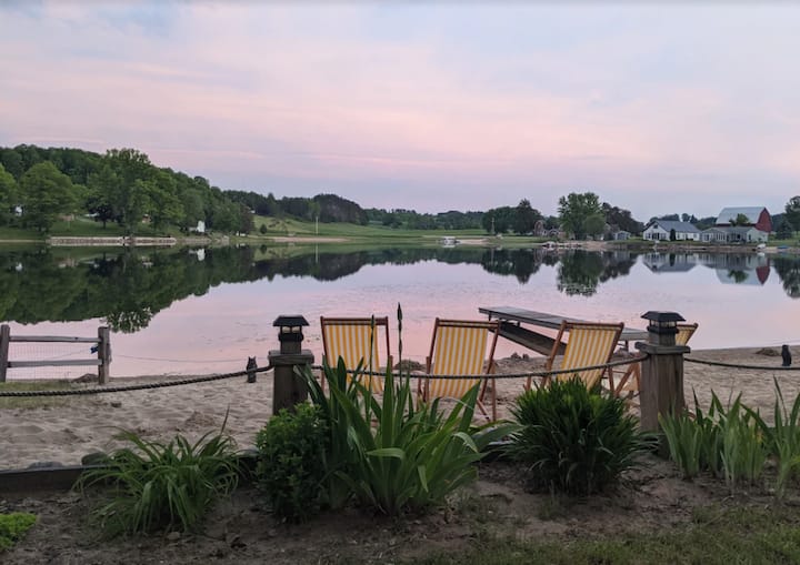 Stoneledge Lakehouse - Cozy A-frame On The Water - Tustin, MI