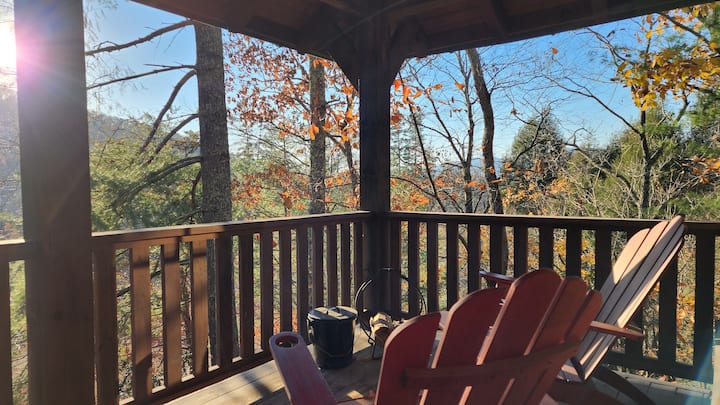 Chickadee's Hatch By Cm | Jetted Tub & Fireplace - Black Mountain, NC