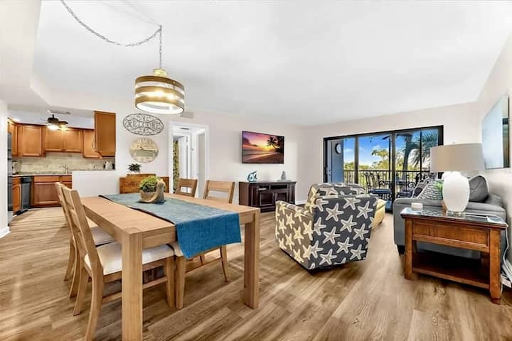 Walk To Beach | Water View | Heated Pool | Tennis - Siesta Key, FL