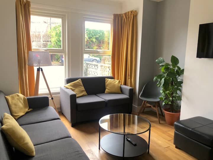 Stylish And Spacious Southampton Stay - Southampton