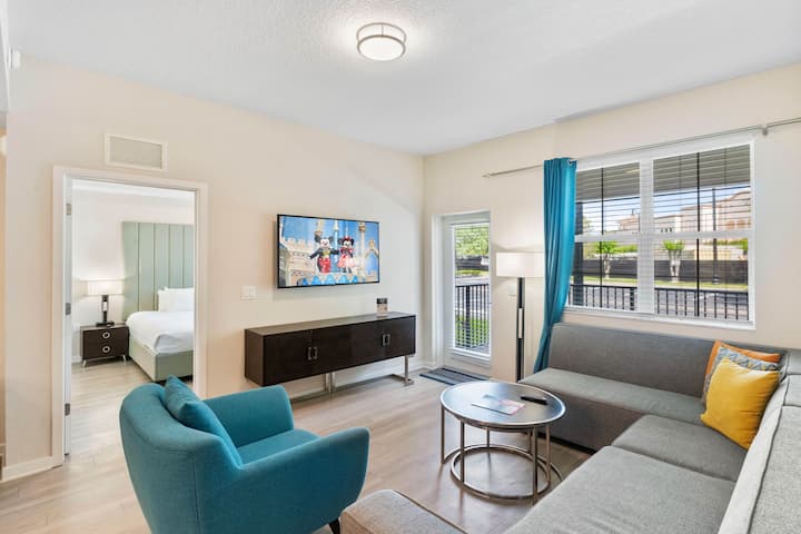 Resort Condo: 3br W Balcony & Parking Near Disney! - Orlando
