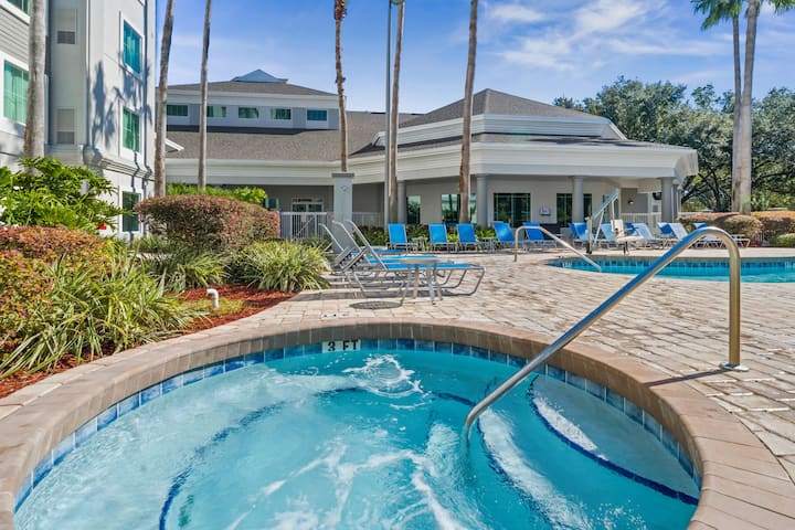 5 Minutes To Disney Free Shuttle King & Queen Bed - Orlando, FL