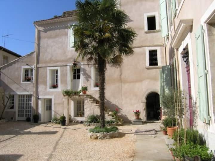 Occ34 - Capestang - Petit Villa Quinlan - France