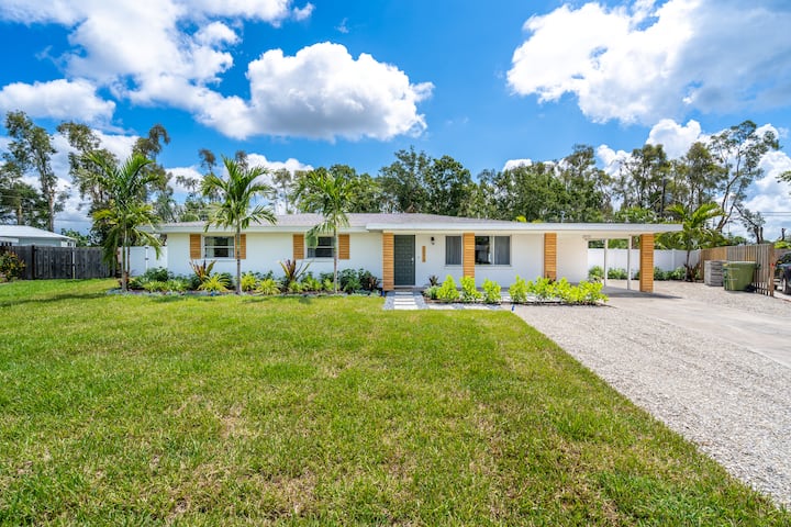 Olive Tree Oasis- 4/2 With Hot Tub & Heated Pool - Sarasota, FL