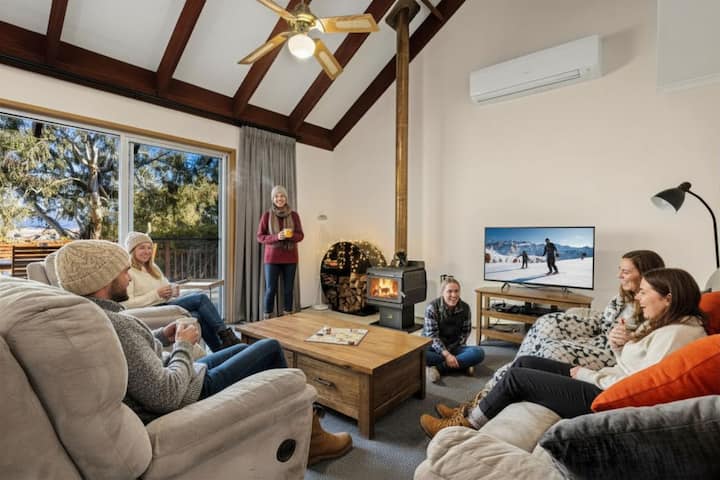 Mogul -On The Lake At East Jindabyne - Kosciuszko National Park