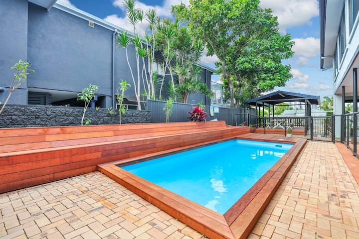 Bliss At Broadbeach - Large Canal Facing Property - Surfers Paradise