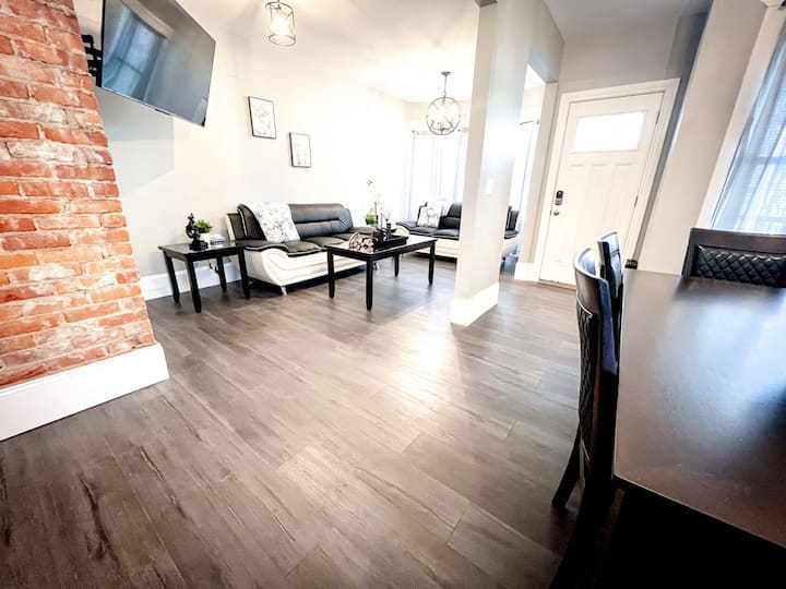 Spacious 6br Home Perfect For Families Or Groups - Niagara Falls