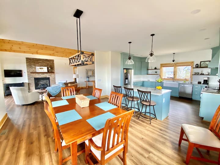 A Deer Haven-upscale,hot Tub,river Access,views - West Jefferson, NC