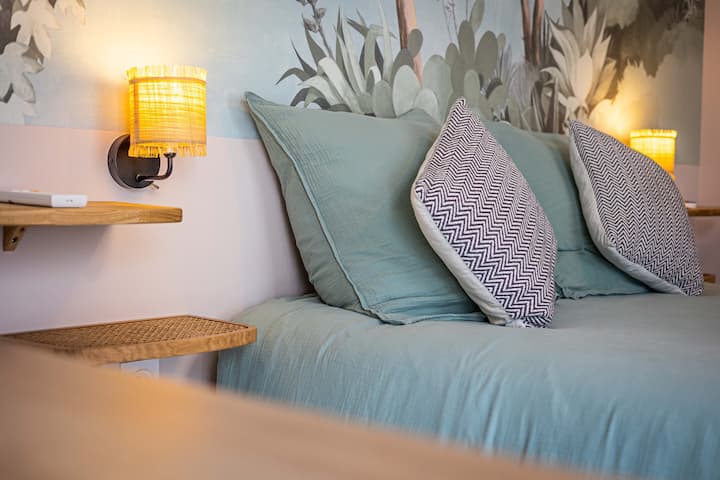 Chambre Moderne Avec Salle De Douche Privative - Eysines