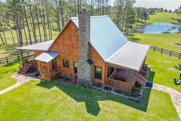Spacious Alabama Retreat - Deck, Grill & Fire Pit! - Alabama