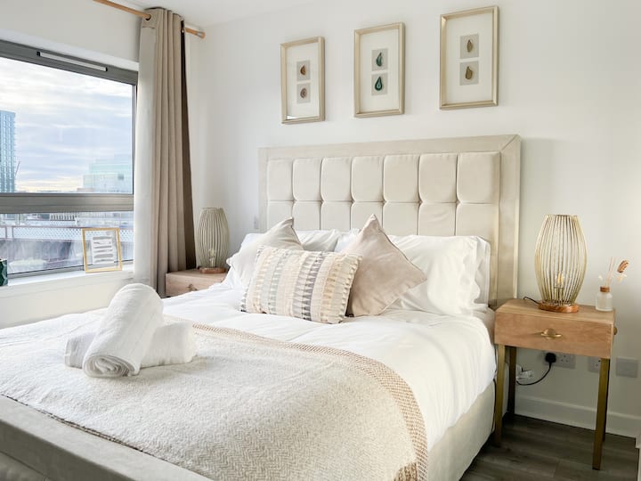 Stunning River View City Centre Apartment - Glasgow