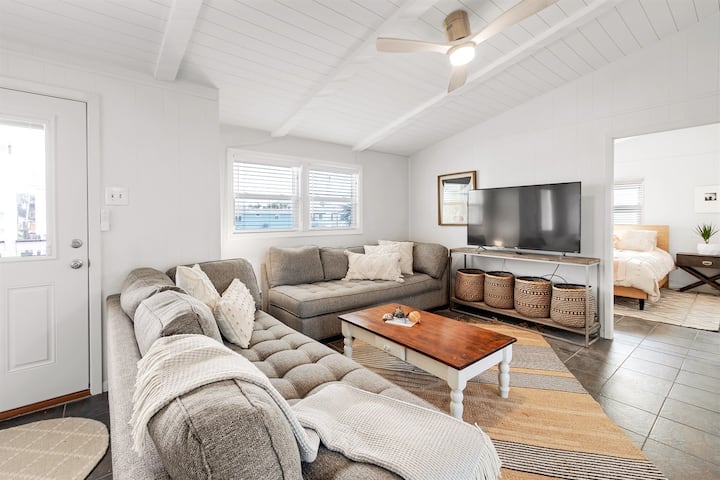 Seaside Bungalow In Pirates Beach - Galveston Island, TX