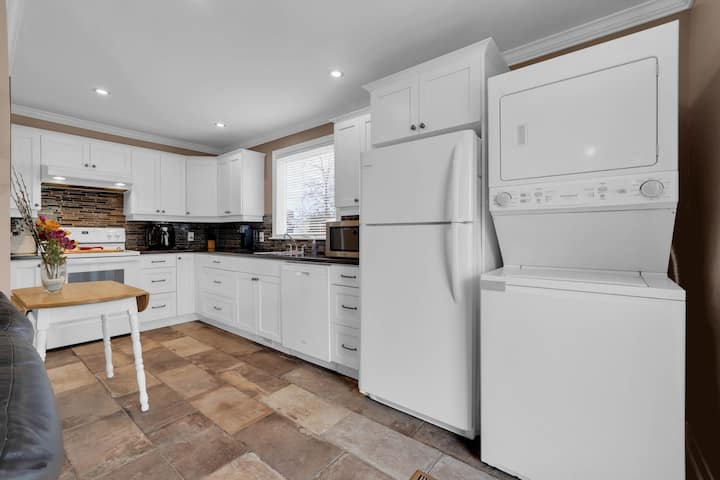 Cottage Feel In The City, Close To Everything! - Saint John
