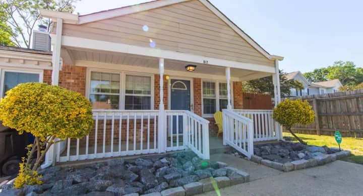 Cheerful 2 Bedroom Home Near Virginia Wesleyan - 維吉尼亞海灘
