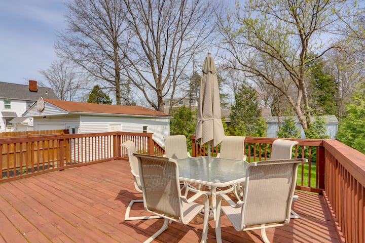 Chic Home W/ Deck, Walk To Lake Erie! - Avon, OH