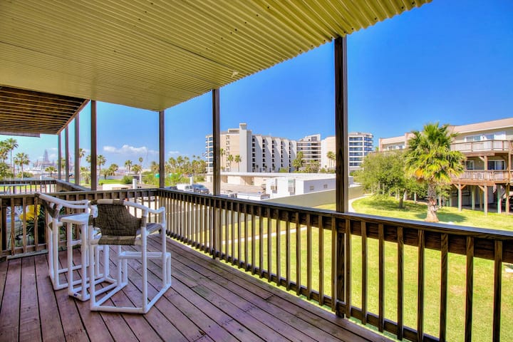 Boats Slips, Boat Parking, Fishing Pier, Pool! - Port Aransas, TX