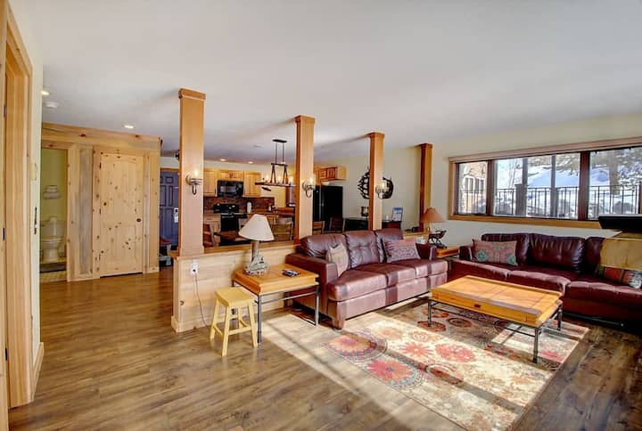 2br Condo Getaway - Private Hot Tub, Fireplace - Granby, CO