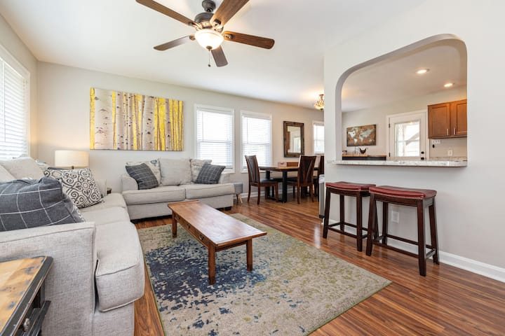 Open 4br/2ba • Sleeps 8 • Near Hwy • Covered Deck - Louisville, KY