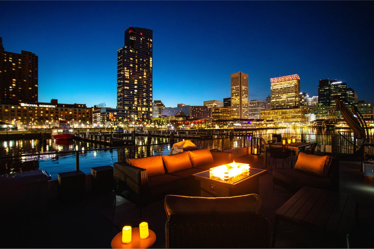 Flohom 1 | Floating Suite • 360° Skyline Views - Houseboats for Rent in ...