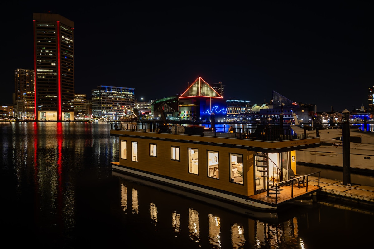 Flohom 1 | Floating Suite • 360° Skyline Views - Houseboats for Rent in ...