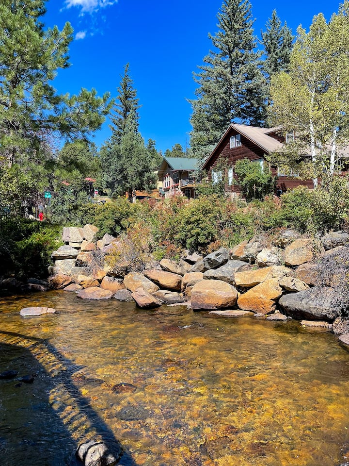 Stone's Throw - A Downtown Estes Park Getaway - Estes Park