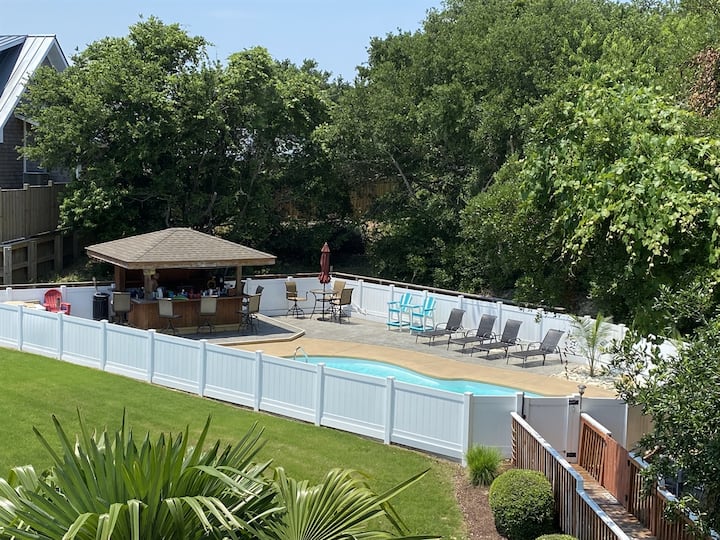 Private Pool, Tiki Bar, Beach & Sound Access - Kitty Hawk, NC