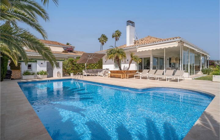 Gorgeous Home In Marbella - Monda