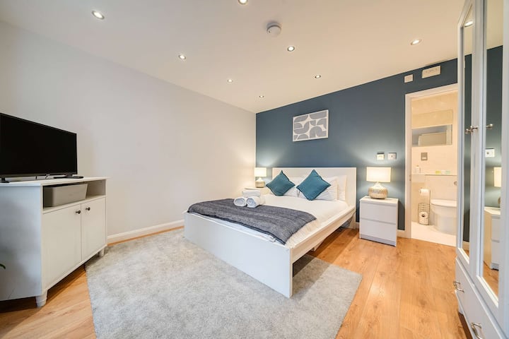 2br House, Walk To Windsor Castle + Parking For 2 - Slough