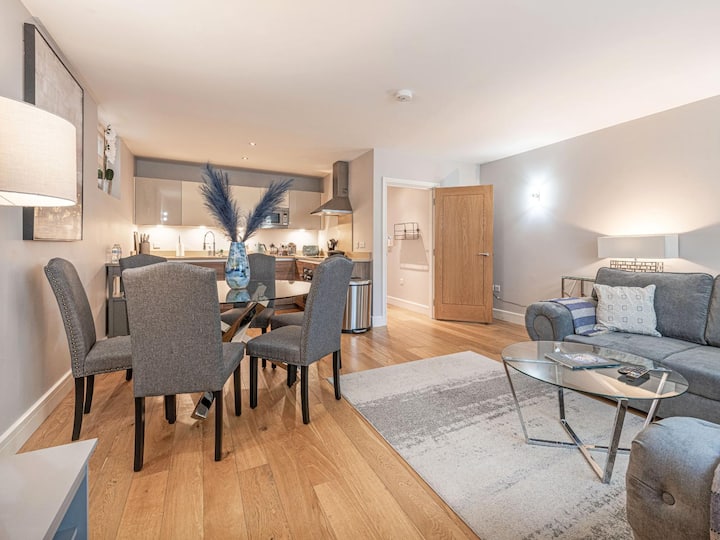 New Stylish 2 Bed : Putney With Private Terrace - London
