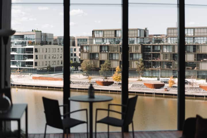 Stunning 1-bed Above Foreshore With Water Views - 