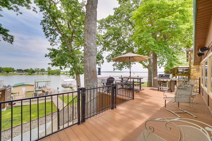 2 Boat Docks: Grand Lake Waterfront Home - Grove, OK