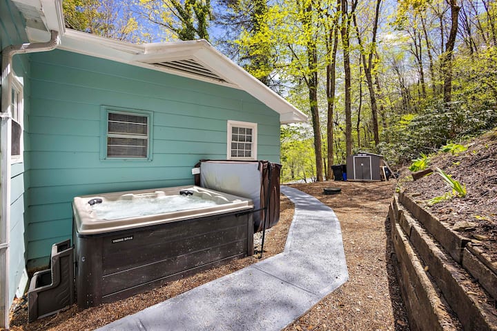 Boone Vacation Rental W/ Private Hot Tub & Deck - Blowing Rock, NC