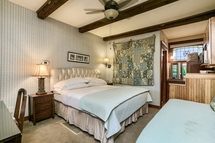 Cowslip's Love-in-idleness Garden En Suite - Ashland