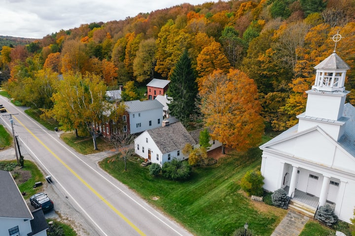 Historic, Walk To Town - South Woodstock Cottage - Woodstock, VT