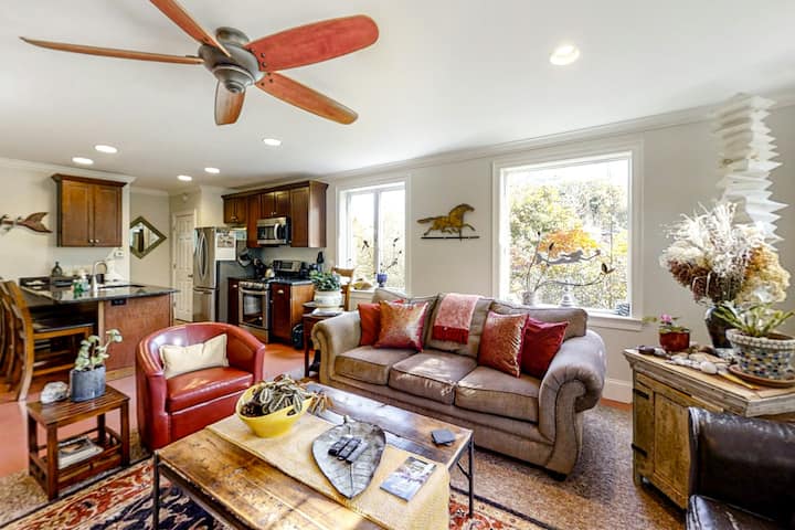 Downtown 1br | W/d | Grill | Great Location - Long Island, ME