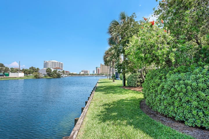 Lake View-luxurious Decor-shoreline Towers Th 4-1 - Destin, FL