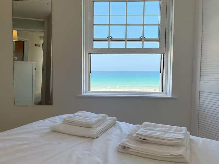 4 Crusoes - Beachside Apartment - St Ives
