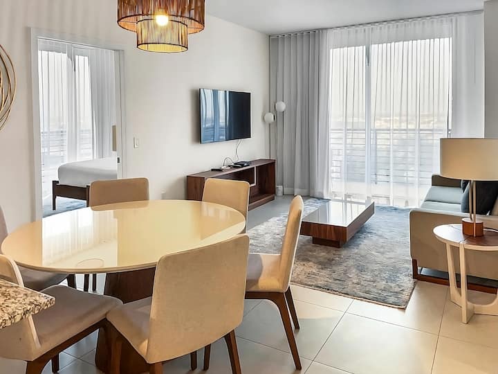 Enjoy A Hassle-free Stay! City View, Onsite Pool - Hialeah, FL