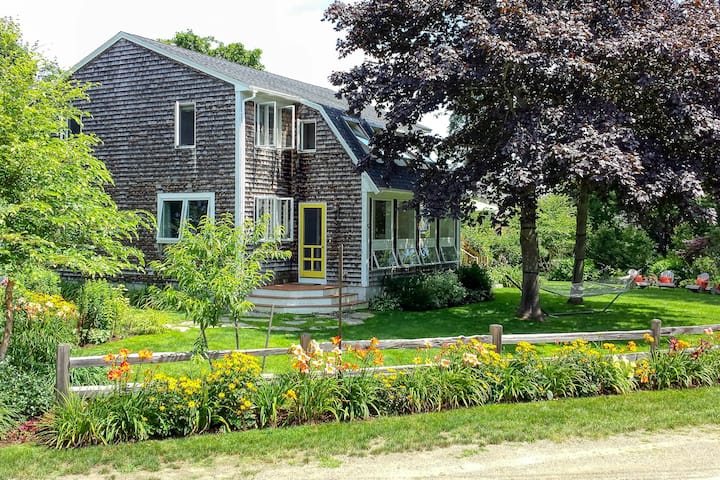Lush 4br Dog Friendly | Chef's Kitchen| Deck - Biddeford, ME