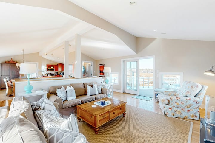 Lovely 4br Riverfront | Chef's Kitchen| Balcony - Wells, ME