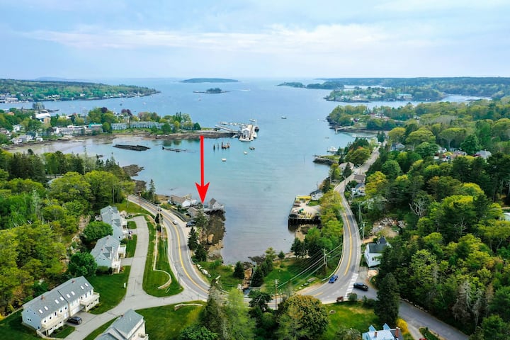 Downtown 2br Oceanfront | Dock | Deck | W/d - Boothbay Harbor, ME