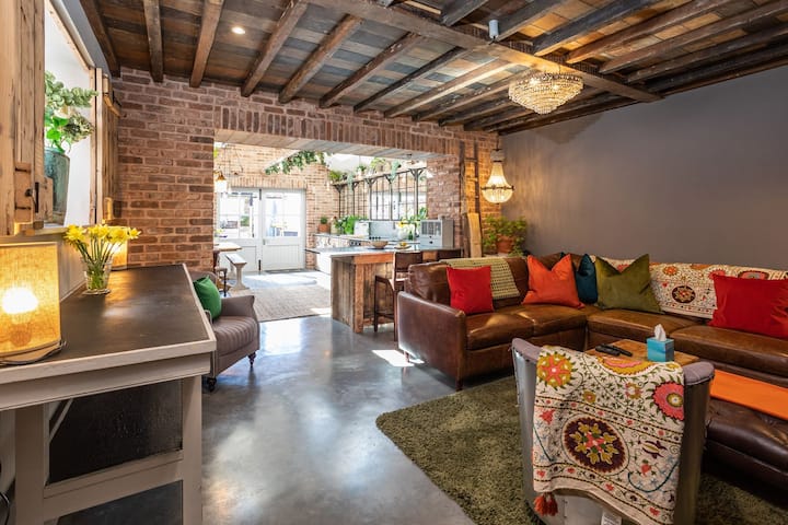 Cheshire Boutique 5* Bathhouse - Award Winning! - Crewe