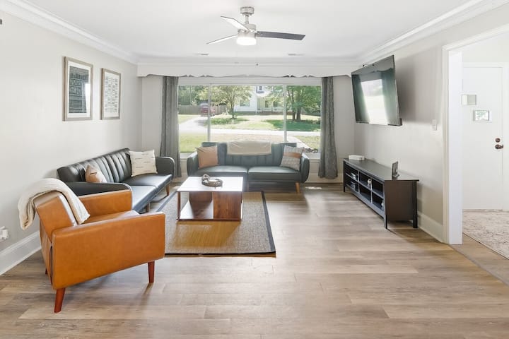 Sleeps 16 | Minutes To Uptown| King Beds & Hot Tub - Charlotte, NC