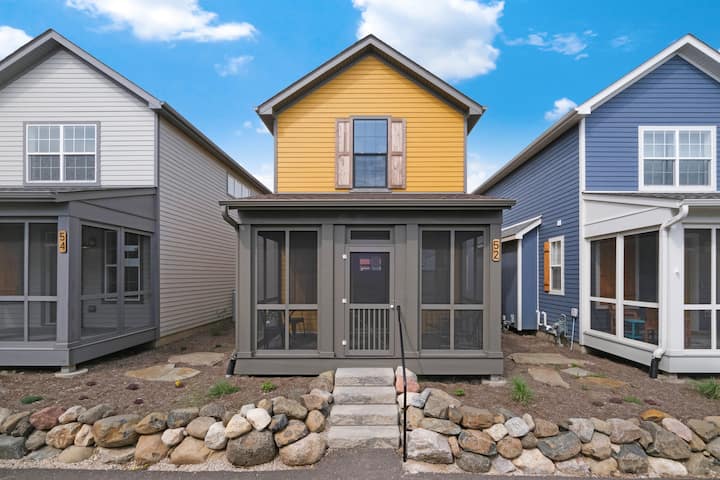 Harbor Inn - The Gilded Retreat - Illini State Park, Marseilles