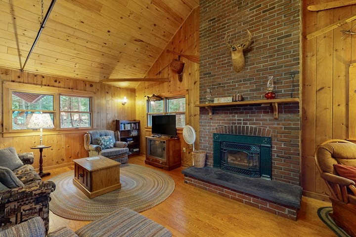 3br Lakefront Dog Friendly | Dock | Fireplace - Greenville, ME