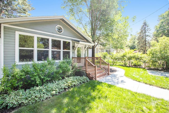 Walk To Beach 4br Dog Friendly | Fireplace - New Buffalo, MI
