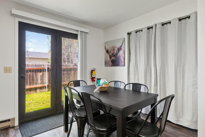 Cozy Condo Close To Glacier Park & Whitefish - Columbia Falls, MT
