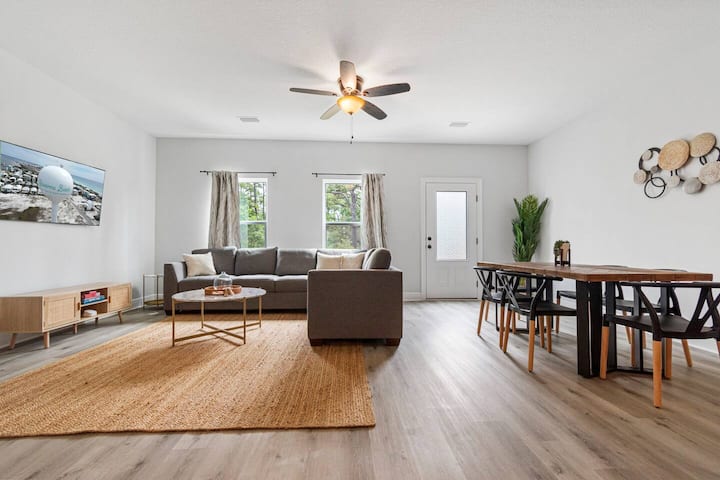 *Summer Break* Boutique Style Home |5 Mi. To Beach - Navarre, FL