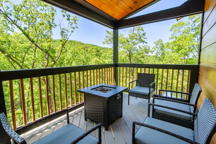 Sweet Honey Lodge - Newly Built Luxury Escape - Gatlinburg, TN